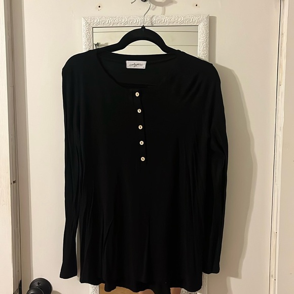 Carly Jean Los Angeles | Tops | Carly Jean Los Angeles Top | Poshmark